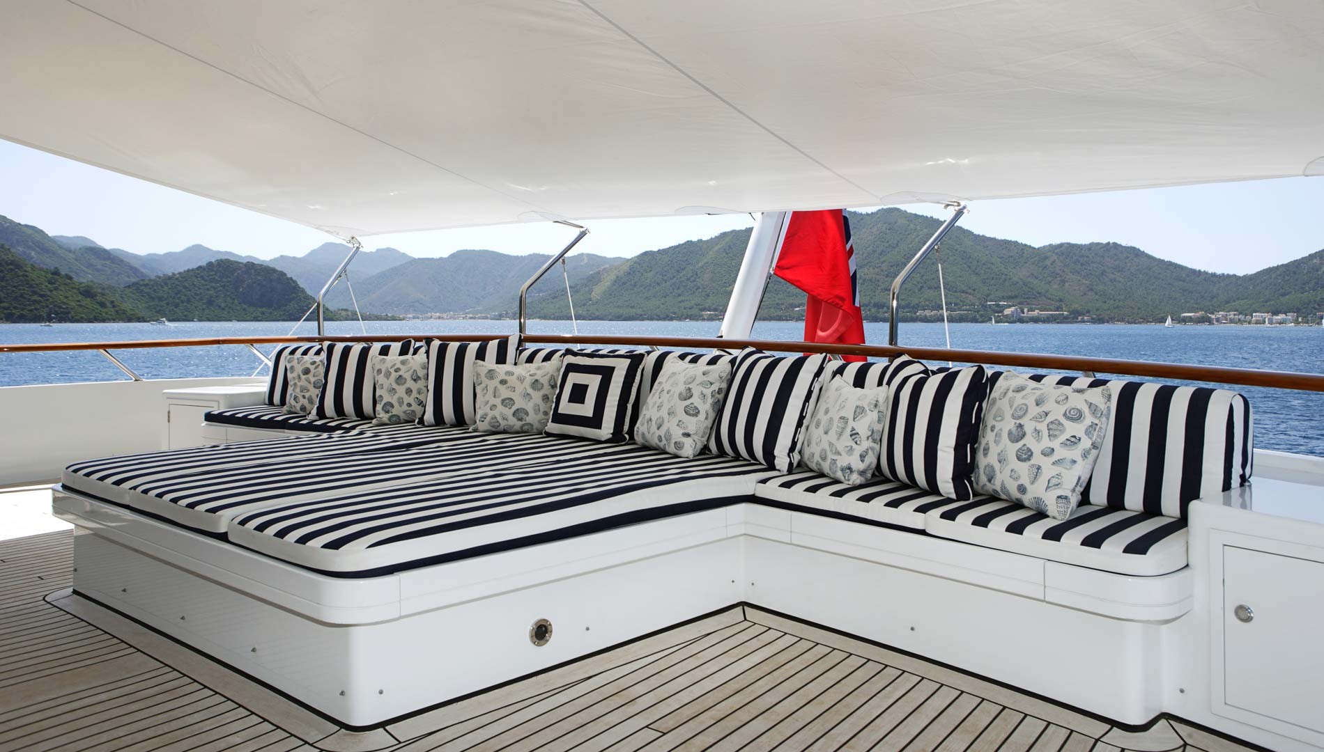 Yacht NEW HAMPSHIRE, a Feadship Superyacht | CHARTERWORLD Luxury ...